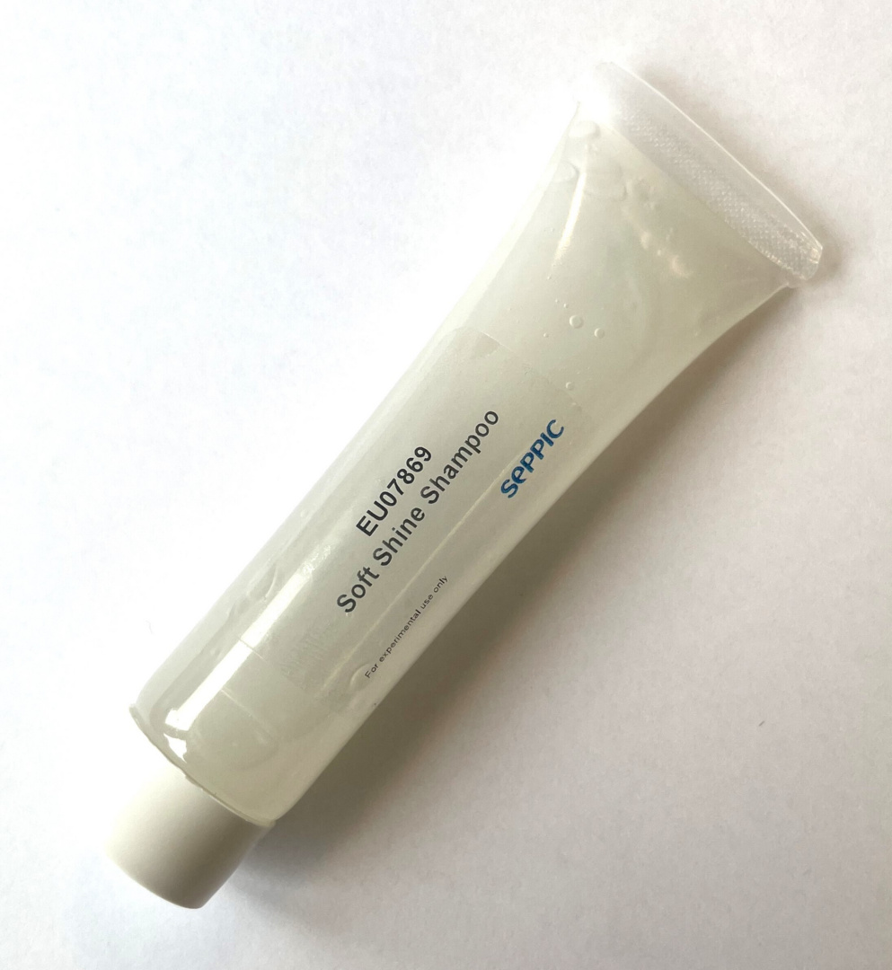 SOFT SHINE SHAMPOO | A smooth fluid gel for shiny hair